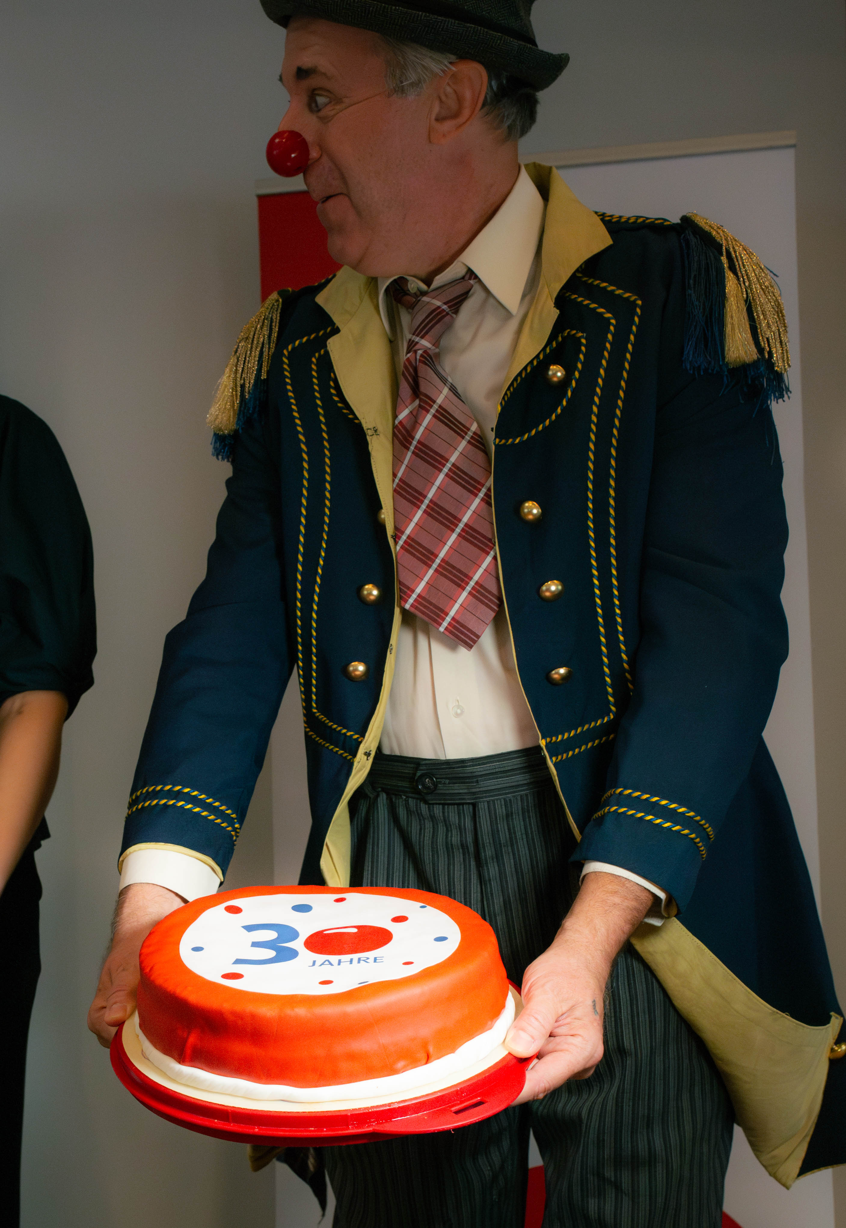 ROTE NASEN zeichnet Klinik Donaustadt bei einem Jubiläumsbesuch für 30 ...