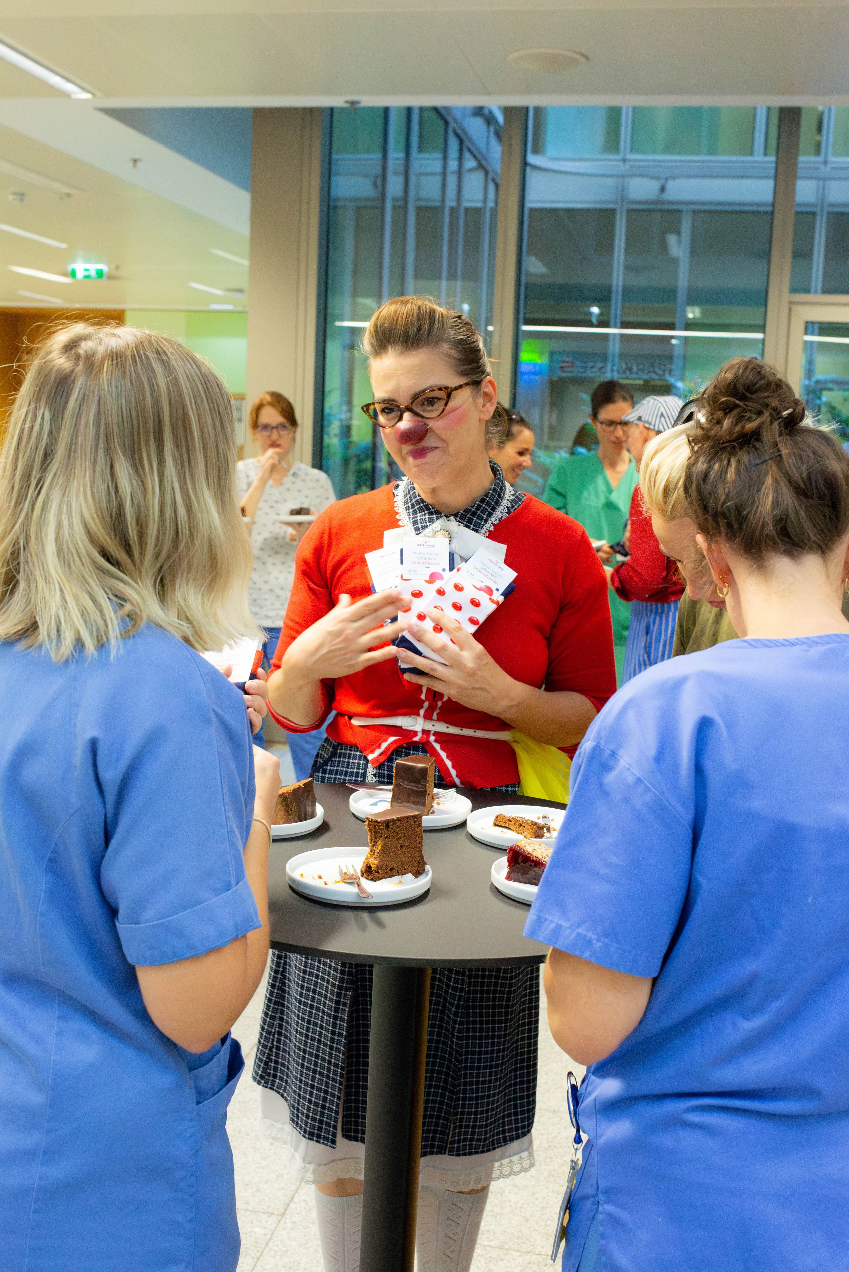 ROTE NASEN Clowndoctors feierte 30. Geburtstag im LKH (Univ.-Kliniken ...